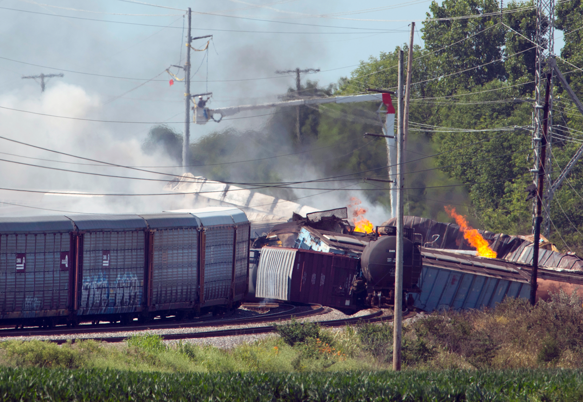 Fiery Train Derailment Blamed on Buckled Track | Design and Development ...