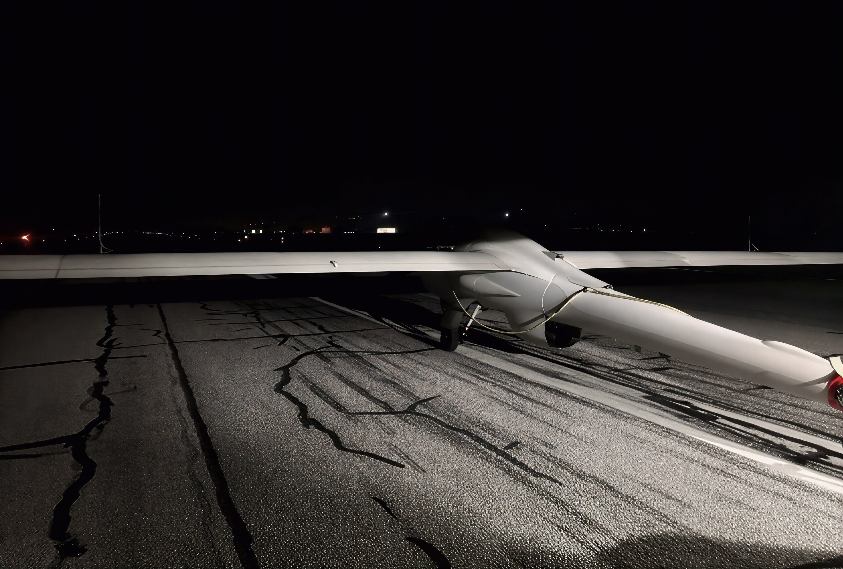 Unmanned Aircraft Flies for Two and Half Days at 25,000 Feet | Design ...